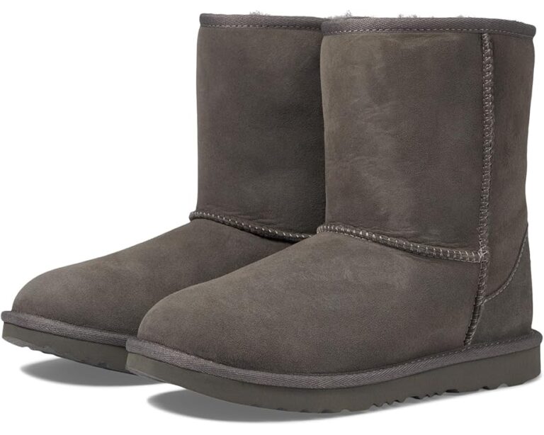 Ugg Classic II Boot (Little Kids/Big Kids) - Bootleggers